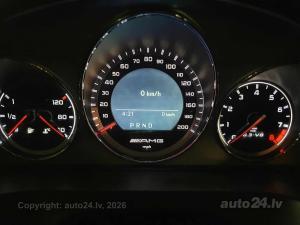 Pelēks Mercedes-Benz C-Class 2011 Tallina, ar dzinēja tilpumu 6.20 L un nobraukumu 196 tūkst. km par 22900 €, foto 19 vietnē AUTOMOTO.COM.LV