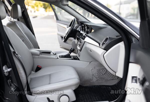 Grey Mercedes-Benz C-Class 2012 in Tallinn, with an engine capacity of 2.10 L and mileage of 335 thousand km for 5999 €, photo 8 on AUTOMOTO.COM.LV