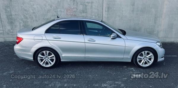 Pelēks Mercedes-Benz C-Class 2013 Tallina, ar dzinēja tilpumu 2.10 L un nobraukumu 273 tūkst. km par 9299 €, foto 4 vietnē AUTOMOTO.COM.LV