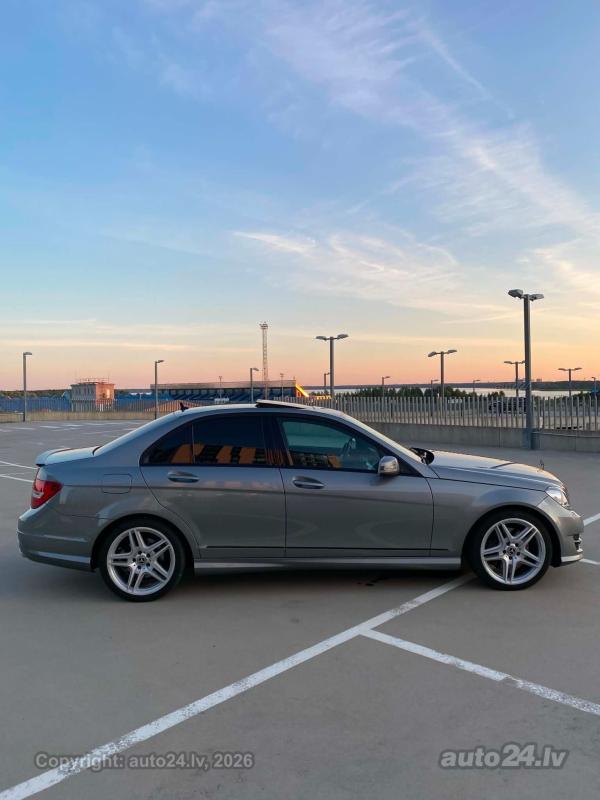 Серый Мерседес Ц-Класс 2013 в Таллин, объемом двигателя 3.00 л и пробегом 183 тыс. км за 15900 €, фото 4 на AUTOMOTO.COM.LV