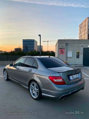 Pelēks Mercedes-Benz C-Class 2013 Tallina, ar dzinēja tilpumu 3.00 L un nobraukumu 183 tūkst. km par 15900 €, foto 6 vietnē AUTOMOTO.COM.LV