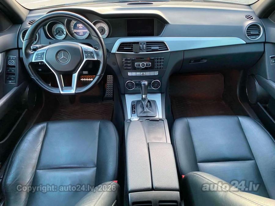 Pelēks Mercedes-Benz C-Class 2013 Tallina, ar dzinēja tilpumu 3.00 L un nobraukumu 183 tūkst. km par 15900 €, foto 8 vietnē AUTOMOTO.COM.LV