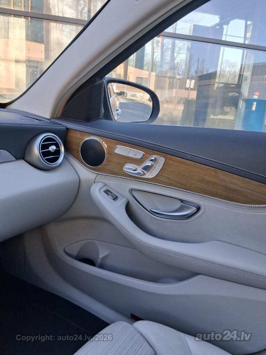Pelēks Mercedes-Benz C-Class 2014 Tallina, ar dzinēja tilpumu 2.00 L un nobraukumu 165 tūkst. km par 14990 €, foto 8 vietnē AUTOMOTO.COM.LV