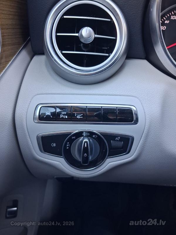Pelēks Mercedes-Benz C-Class 2014 Tallina, ar dzinēja tilpumu 2.00 L un nobraukumu 165 tūkst. km par 14990 €, foto 9 vietnē AUTOMOTO.COM.LV