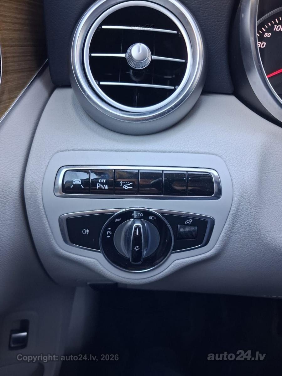 Pelēks Mercedes-Benz C-Class 2014 Tallina, ar dzinēja tilpumu 2.00 L un nobraukumu 165 tūkst. km par 14990 €, foto 10 vietnē AUTOMOTO.COM.LV