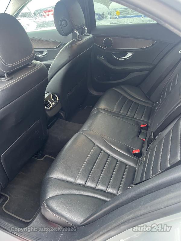 Grey Mercedes-Benz C-Class 2015 in Tartu, with an engine capacity of 2.00 L and mileage of 329 thousand km for 12500 €, photo 6 on AUTOMOTO.COM.LV