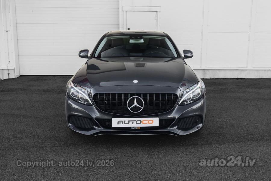 Pelēks Mercedes-Benz C-Class 2015 Tallina, ar dzinēja tilpumu 2.00 L un nobraukumu 236 tūkst. km par 13499 €, foto 3 vietnē AUTOMOTO.COM.LV