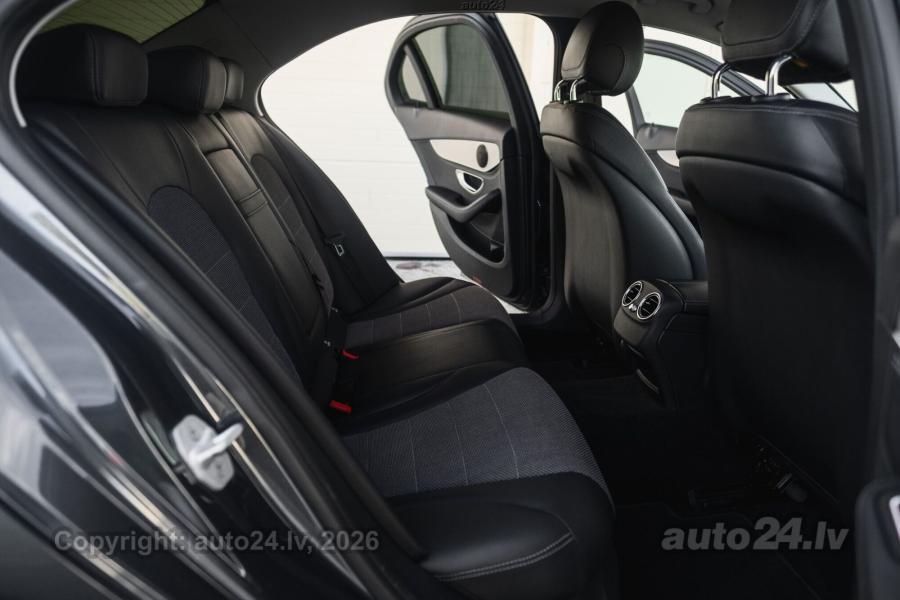 Pelēks Mercedes-Benz C-Class 2015 Tallina, ar dzinēja tilpumu 2.00 L un nobraukumu 236 tūkst. km par 13499 €, foto 13 vietnē AUTOMOTO.COM.LV