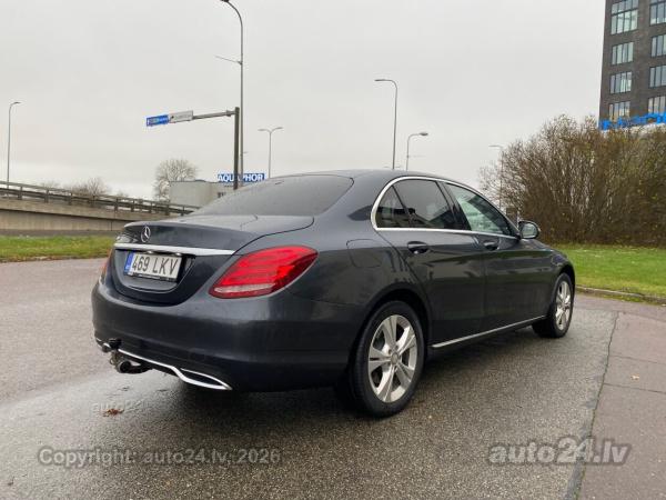 Grey Mercedes-Benz C-Class 2016 in Tallinn, with an engine capacity of 2.10 L and mileage of 160 thousand km for 19900 €, photo 4 on AUTOMOTO.COM.LV