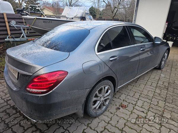 Grey Mercedes-Benz C-Class 2016 in Tallinn, with an engine capacity of 2.00 L and mileage of 138 thousand km for 16999 €, photo 4 on AUTOMOTO.COM.LV