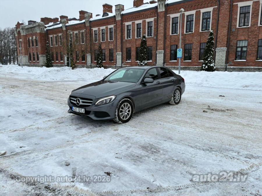 Grey Mercedes-Benz C-Class 2018 in Tallinn, with an engine capacity of 2.10 L and mileage of 224 thousand km for 16999 €, photo 2 on AUTOMOTO.COM.LV