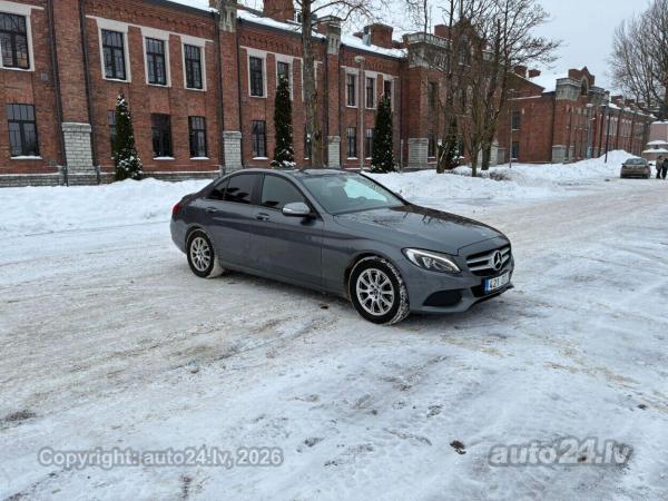 Grey Mercedes-Benz C-Class 2018 in Tallinn, with an engine capacity of 2.10 L and mileage of 224 thousand km for 16999 €, photo 3 on AUTOMOTO.COM.LV