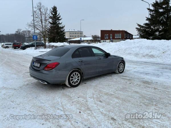 Grey Mercedes-Benz C-Class 2018 in Tallinn, with an engine capacity of 2.10 L and mileage of 224 thousand km for 16999 €, photo 4 on AUTOMOTO.COM.LV