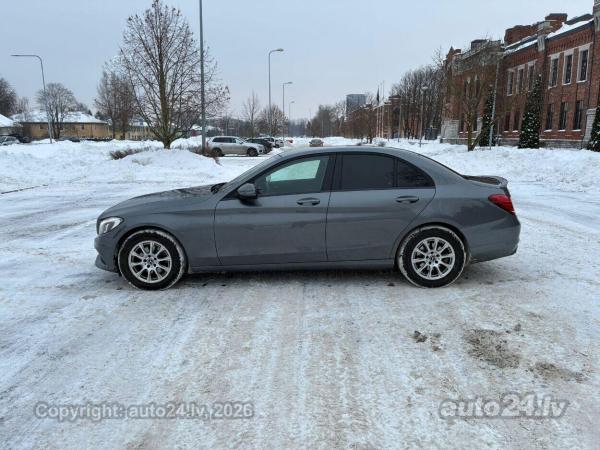 Grey Mercedes-Benz C-Class 2018 in Tallinn, with an engine capacity of 2.10 L and mileage of 224 thousand km for 16999 €, photo 5 on AUTOMOTO.COM.LV