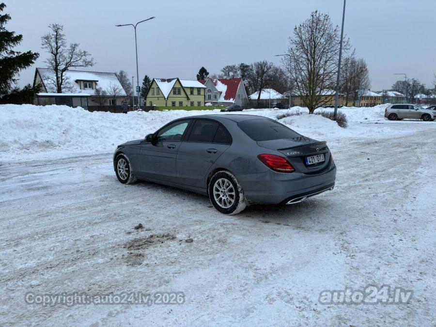 Grey Mercedes-Benz C-Class 2018 in Tallinn, with an engine capacity of 2.10 L and mileage of 224 thousand km for 16999 €, photo 6 on AUTOMOTO.COM.LV