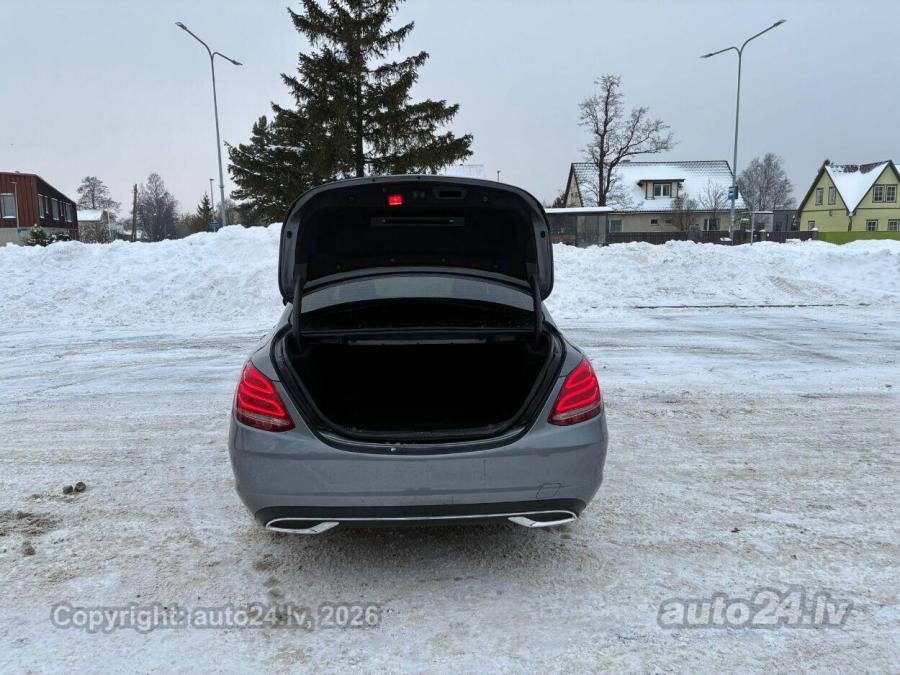 Grey Mercedes-Benz C-Class 2018 in Tallinn, with an engine capacity of 2.10 L and mileage of 224 thousand km for 16999 €, photo 9 on AUTOMOTO.COM.LV