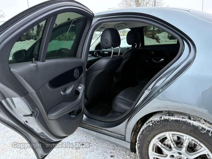 Grey Mercedes-Benz C-Class 2018 in Tallinn, with an engine capacity of 2.10 L and mileage of 224 thousand km for 16999 €, photo 10 on AUTOMOTO.COM.LV