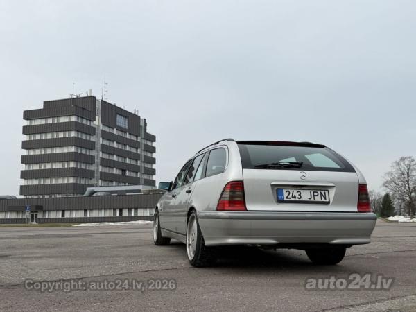 Pelēks Mercedes-Benz C-Class 1998 Tallina, ar dzinēja tilpumu 5.00 L un nobraukumu 0 tūkst. km par 4700 €, foto 4 vietnē AUTOMOTO.COM.LV