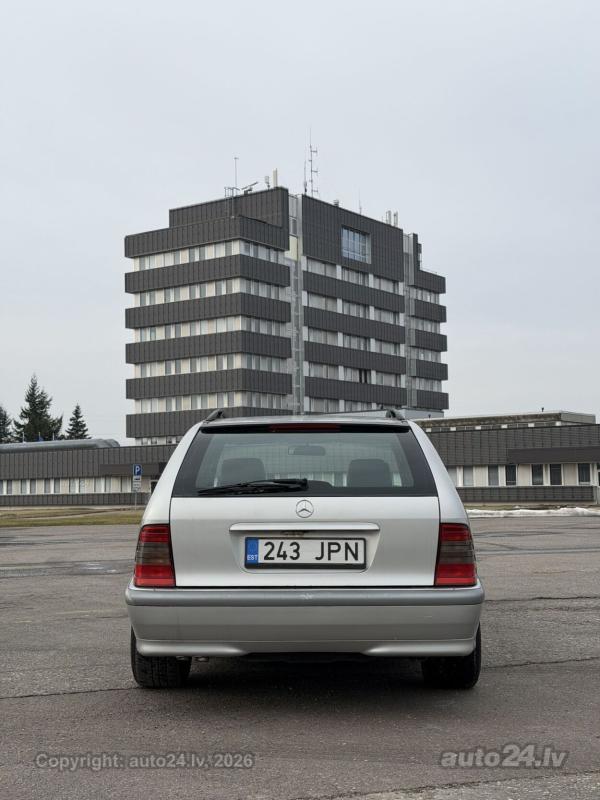 Pelēks Mercedes-Benz C-Class 1998 Tallina, ar dzinēja tilpumu 5.00 L un nobraukumu 0 tūkst. km par 4700 €, foto 6 vietnē AUTOMOTO.COM.LV