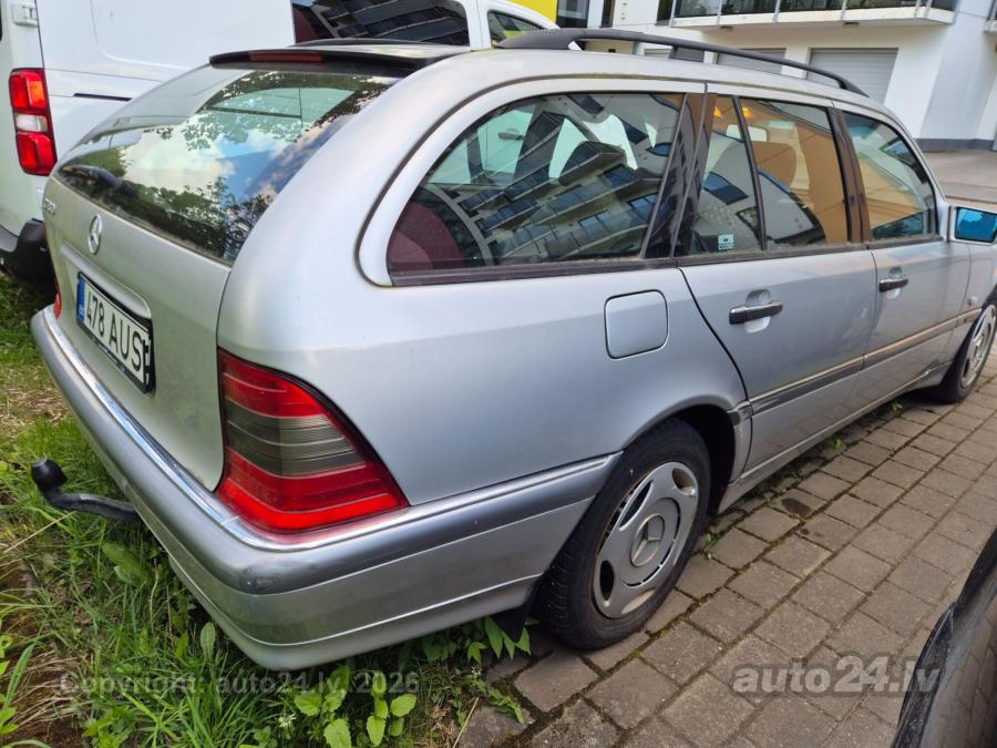 Pelēks Mercedes-Benz C-Class 1999 Tallina, ar dzinēja tilpumu 1.80 L un nobraukumu 177 tūkst. km par 1500 €, foto 4 vietnē AUTOMOTO.COM.LV