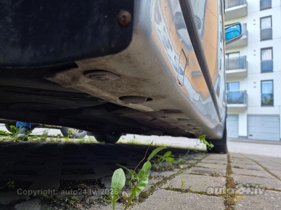 Pelēks Mercedes-Benz C-Class 1999 Tallina, ar dzinēja tilpumu 1.80 L un nobraukumu 177 tūkst. km par 1500 €, foto 9 vietnē AUTOMOTO.COM.LV