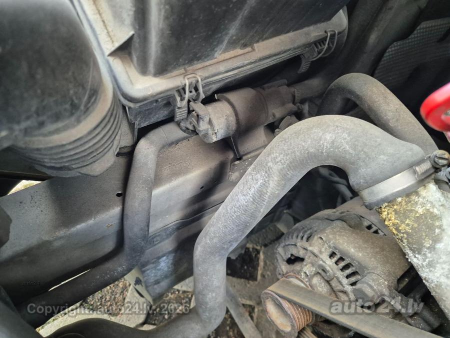 Pelēks Mercedes-Benz C-Class 1999 Tallina, ar dzinēja tilpumu 1.80 L un nobraukumu 177 tūkst. km par 1500 €, foto 14 vietnē AUTOMOTO.COM.LV