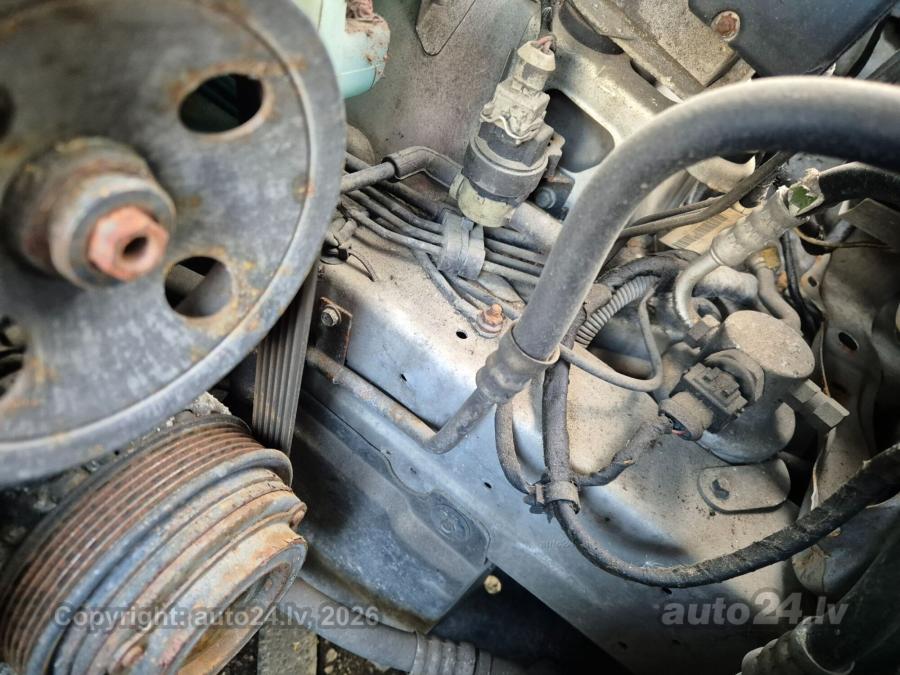 Pelēks Mercedes-Benz C-Class 1999 Tallina, ar dzinēja tilpumu 1.80 L un nobraukumu 177 tūkst. km par 1500 €, foto 15 vietnē AUTOMOTO.COM.LV