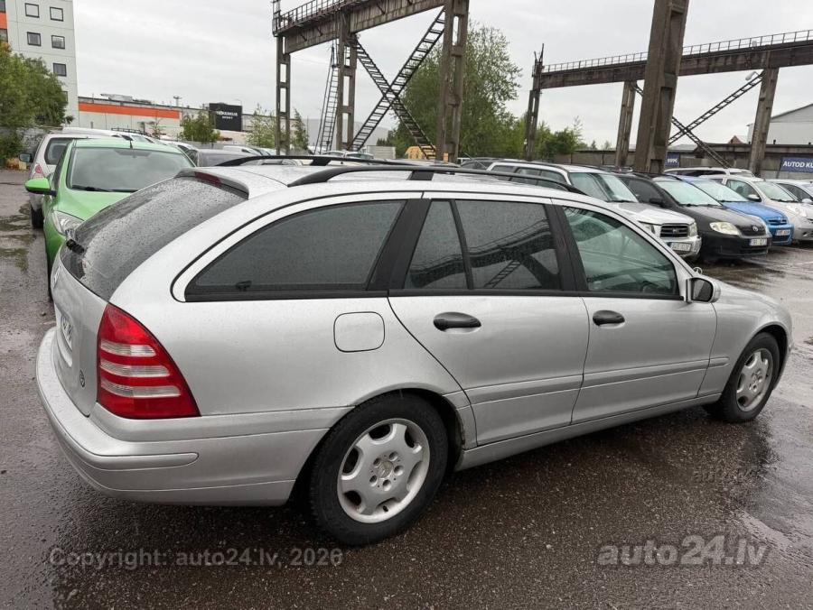 Серый Мерседес Ц-Класс 2002 в Таллин, объемом двигателя 1.80 л и пробегом 319 тыс. км за 899 €, фото 4 на AUTOMOTO.COM.LV
