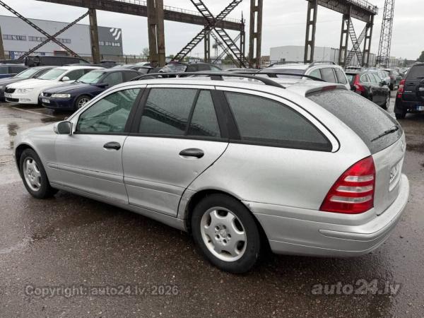 Pelēks Mercedes-Benz C-Class 2002 Tallina, ar dzinēja tilpumu 1.80 L un nobraukumu 319 tūkst. km par 899 €, foto 4 vietnē AUTOMOTO.COM.LV