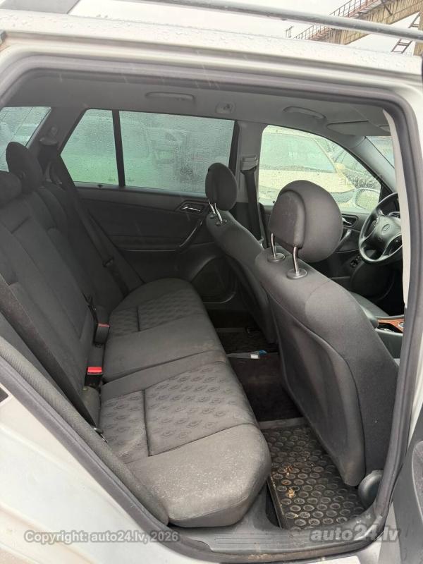 Pelēks Mercedes-Benz C-Class 2002 Tallina, ar dzinēja tilpumu 1.80 L un nobraukumu 319 tūkst. km par 899 €, foto 7 vietnē AUTOMOTO.COM.LV