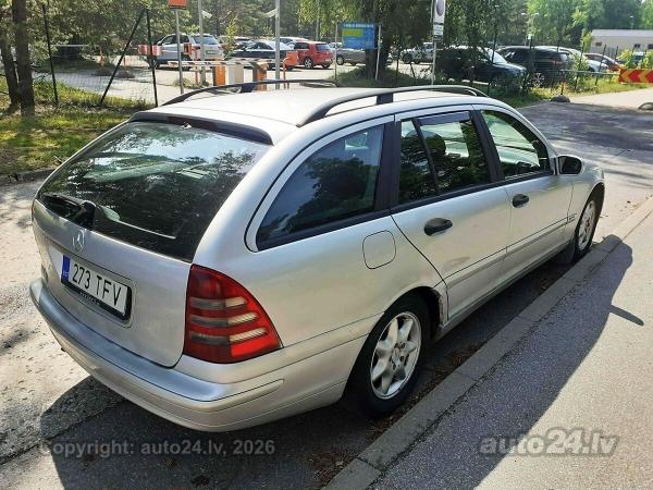 Pelēks Mercedes-Benz C-Class 2002 Tallina, ar dzinēja tilpumu 2.10 L un nobraukumu 555 tūkst. km par 1400 €, foto 4 vietnē AUTOMOTO.COM.LV