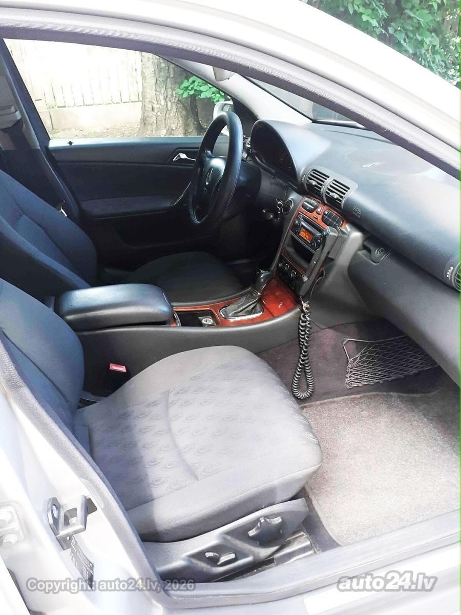 Grey Mercedes-Benz C-Class 2002 in Tallinn, with an engine capacity of 2.10 L and mileage of 555 thousand km for 1400 €, photo 12 on AUTOMOTO.COM.LV