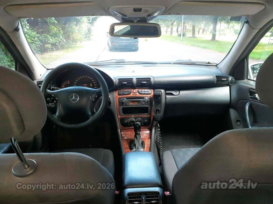 Grey Mercedes-Benz C-Class 2002 in Tallinn, with an engine capacity of 2.10 L and mileage of 555 thousand km for 1400 €, photo 13 on AUTOMOTO.COM.LV