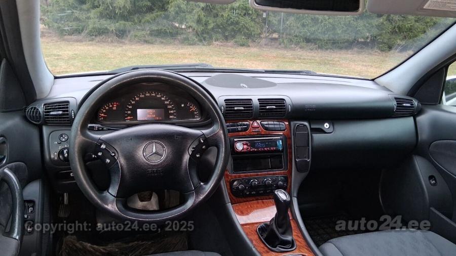 Pelēks Mercedes-Benz C-Class 2004 Rakvere, ar dzinēja tilpumu 2.10 L un nobraukumu 394 tūkst. km par 2100 €, foto 6 vietnē AUTOMOTO.COM.LV