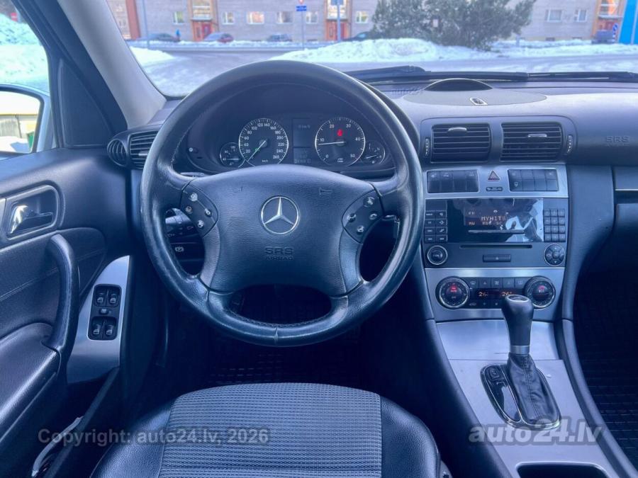 Grey Mercedes-Benz C-Class 2004 in Tartu, with an engine capacity of 2.10 L and mileage of 305 thousand km for 2390 €, photo 10 on AUTOMOTO.COM.LV