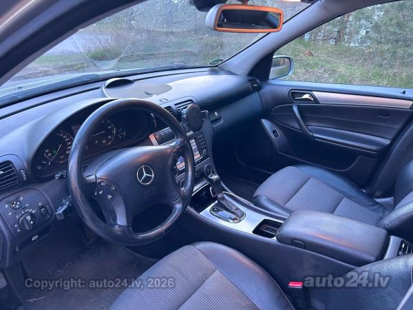 Grey Mercedes-Benz C-Class 2004 in Tallinn, with an engine capacity of 2.15 L and mileage of 282 thousand km for 3390 €, photo 6 on AUTOMOTO.COM.LV