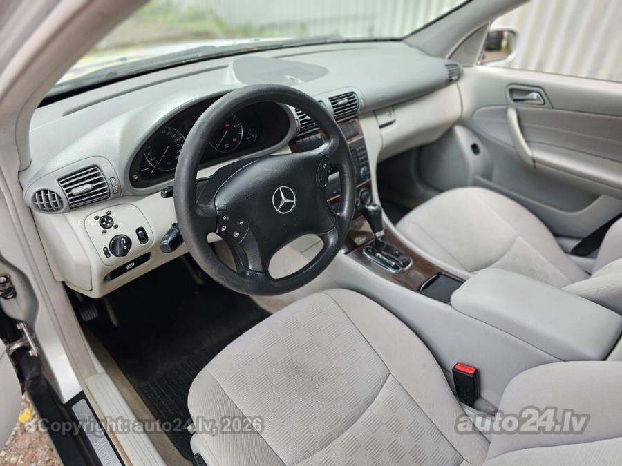 Pelēks Mercedes-Benz C-Class 2004 Tallina, ar dzinēja tilpumu 2.10 L un nobraukumu 255 tūkst. km par 1998 €, foto 8 vietnē AUTOMOTO.COM.LV