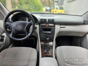 Pelēks Mercedes-Benz C-Class 2004 Tallina, ar dzinēja tilpumu 2.10 L un nobraukumu 255 tūkst. km par 1998 €, foto 10 vietnē AUTOMOTO.COM.LV