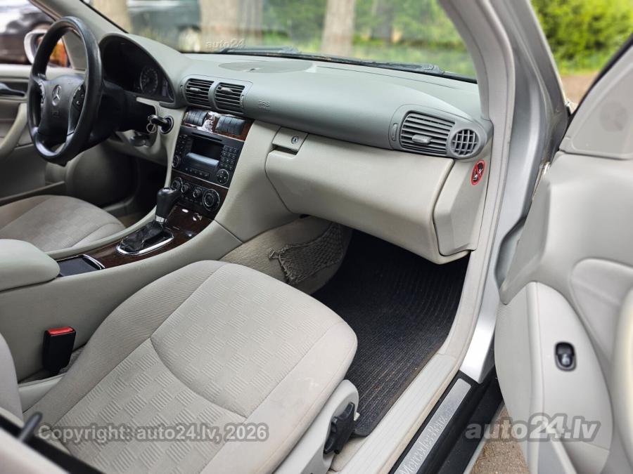 Pelēks Mercedes-Benz C-Class 2004 Tallina, ar dzinēja tilpumu 2.10 L un nobraukumu 255 tūkst. km par 1998 €, foto 11 vietnē AUTOMOTO.COM.LV