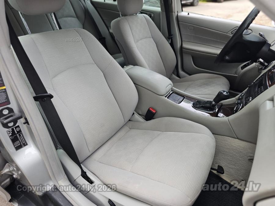 Pelēks Mercedes-Benz C-Class 2004 Tallina, ar dzinēja tilpumu 2.10 L un nobraukumu 255 tūkst. km par 1998 €, foto 12 vietnē AUTOMOTO.COM.LV