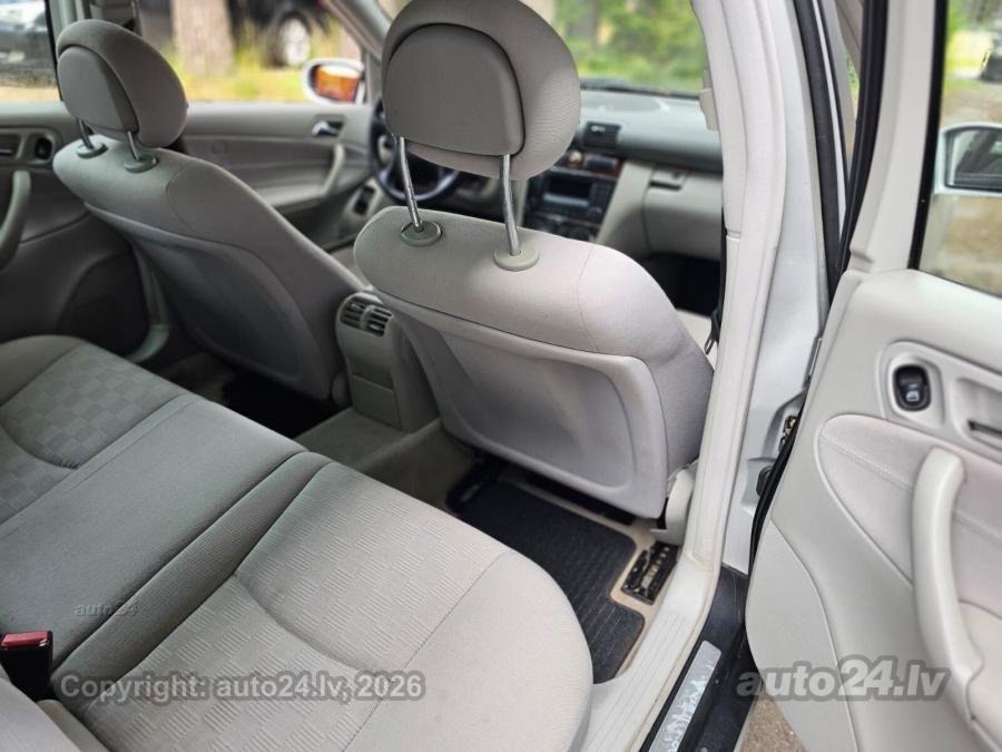 Pelēks Mercedes-Benz C-Class 2004 Tallina, ar dzinēja tilpumu 2.10 L un nobraukumu 255 tūkst. km par 1998 €, foto 15 vietnē AUTOMOTO.COM.LV