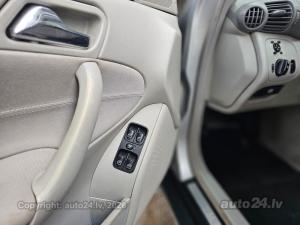 Pelēks Mercedes-Benz C-Class 2004 Tallina, ar dzinēja tilpumu 2.10 L un nobraukumu 255 tūkst. km par 1998 €, foto 16 vietnē AUTOMOTO.COM.LV