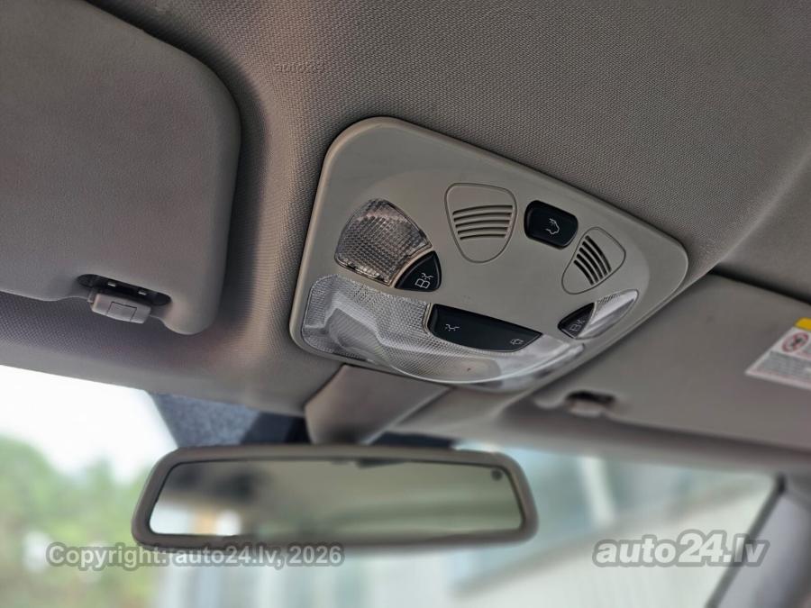Pelēks Mercedes-Benz C-Class 2004 Tallina, ar dzinēja tilpumu 2.10 L un nobraukumu 255 tūkst. km par 1998 €, foto 17 vietnē AUTOMOTO.COM.LV