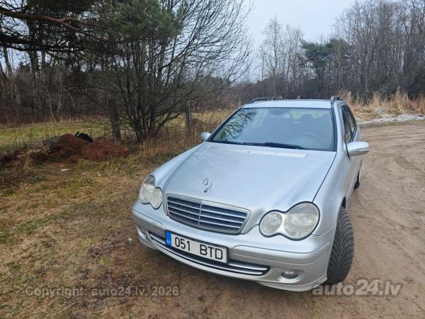 Pelēks Mercedes-Benz C-Class 2005 Tallina, ar dzinēja tilpumu 2.10 L un nobraukumu 283 tūkst. km par 2800 €, foto 2 vietnē AUTOMOTO.COM.LV