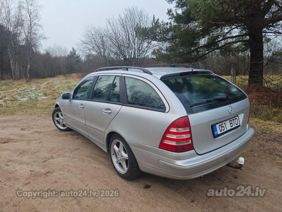 Pelēks Mercedes-Benz C-Class 2005 Tallina, ar dzinēja tilpumu 2.10 L un nobraukumu 283 tūkst. km par 2800 €, foto 8 vietnē AUTOMOTO.COM.LV