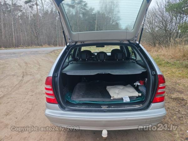 Grey Mercedes-Benz C-Class 2005 in Tallinn, with an engine capacity of 2.10 L and mileage of 283 thousand km for 2800 €, photo 11 on AUTOMOTO.COM.LV