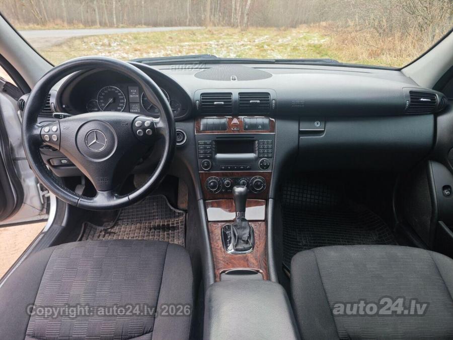 Pelēks Mercedes-Benz C-Class 2005 Tallina, ar dzinēja tilpumu 2.10 L un nobraukumu 283 tūkst. km par 2800 €, foto 14 vietnē AUTOMOTO.COM.LV