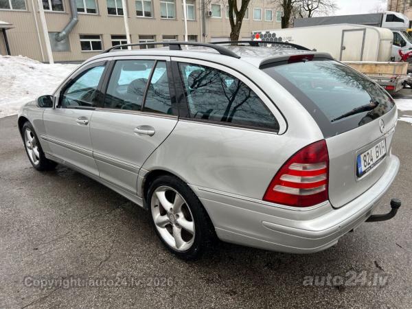 Pelēks Mercedes-Benz C-Class 2005 Narva, ar dzinēja tilpumu 2.10 L un nobraukumu 430 tūkst. km par 1499 €, foto 7 vietnē AUTOMOTO.COM.LV