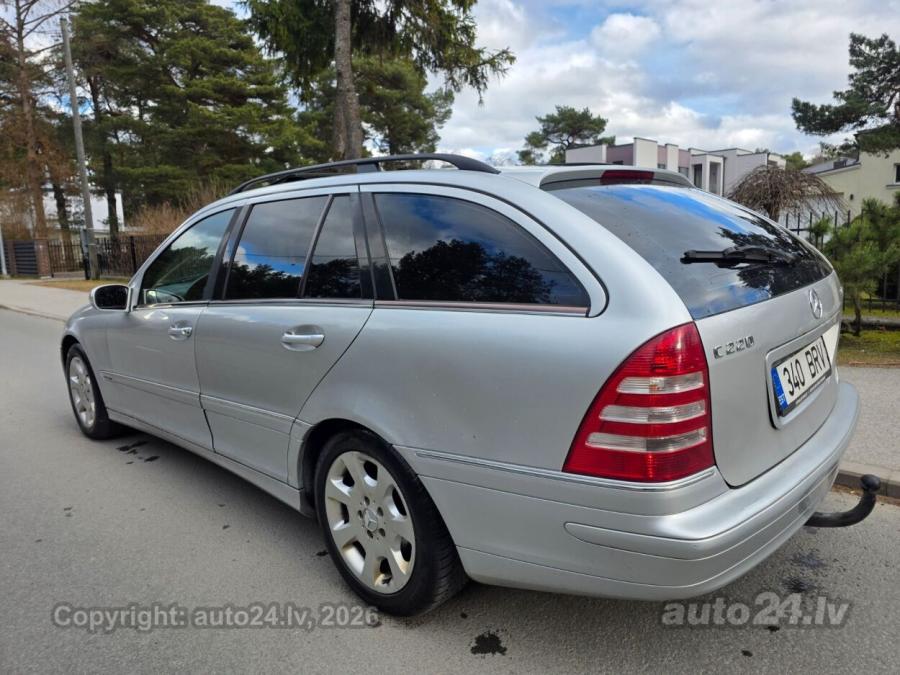 Grey Mercedes-Benz C-Class 2005 in Tallinn, with an engine capacity of 2.10 L and mileage of 356 thousand km for 1690 €, photo 3 on AUTOMOTO.COM.LV