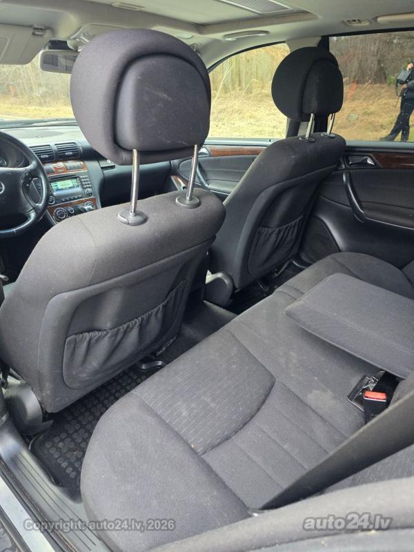 Grey Mercedes-Benz C-Class 2005 in Tallinn, with an engine capacity of 2.10 L and mileage of 356 thousand km for 1690 €, photo 11 on AUTOMOTO.COM.LV